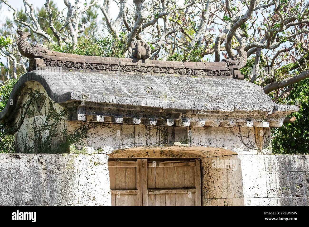 Japanese architecture shurijo castle hi-res stock photography and ...