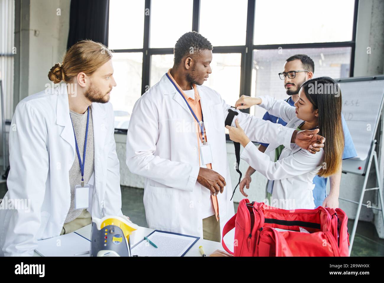 Medical student black woman hi-res stock photography and images - Alamy
