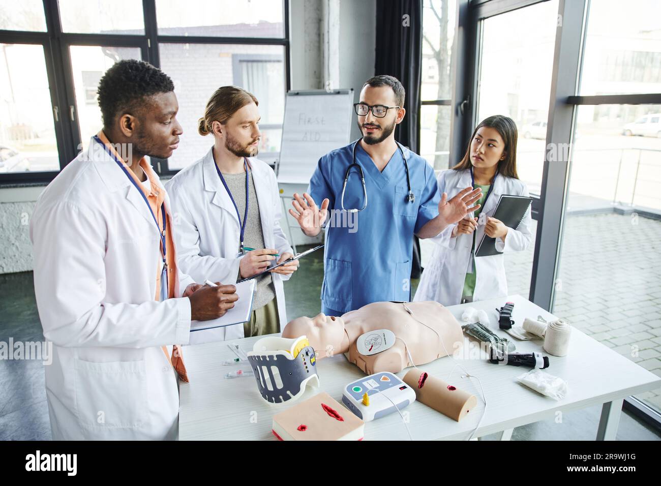 Paramedic training hi-res stock photography and images - Alamy
