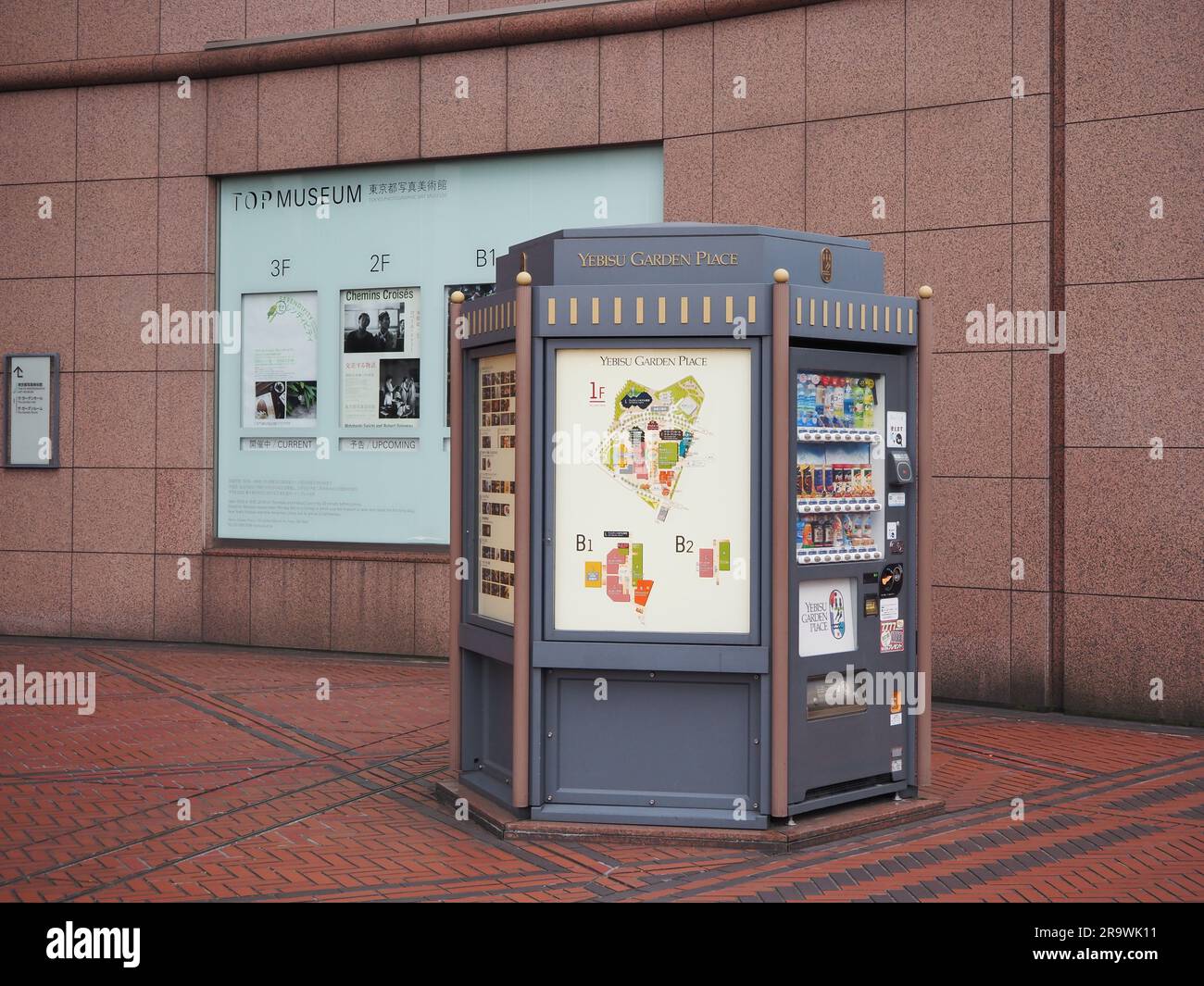 Machine map vending hi-res stock photography and images - Alamy