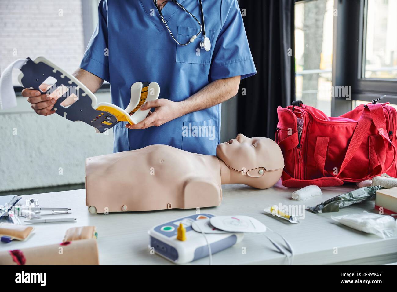 Hands doctor holding defibrillator hi-res stock photography and images ...
