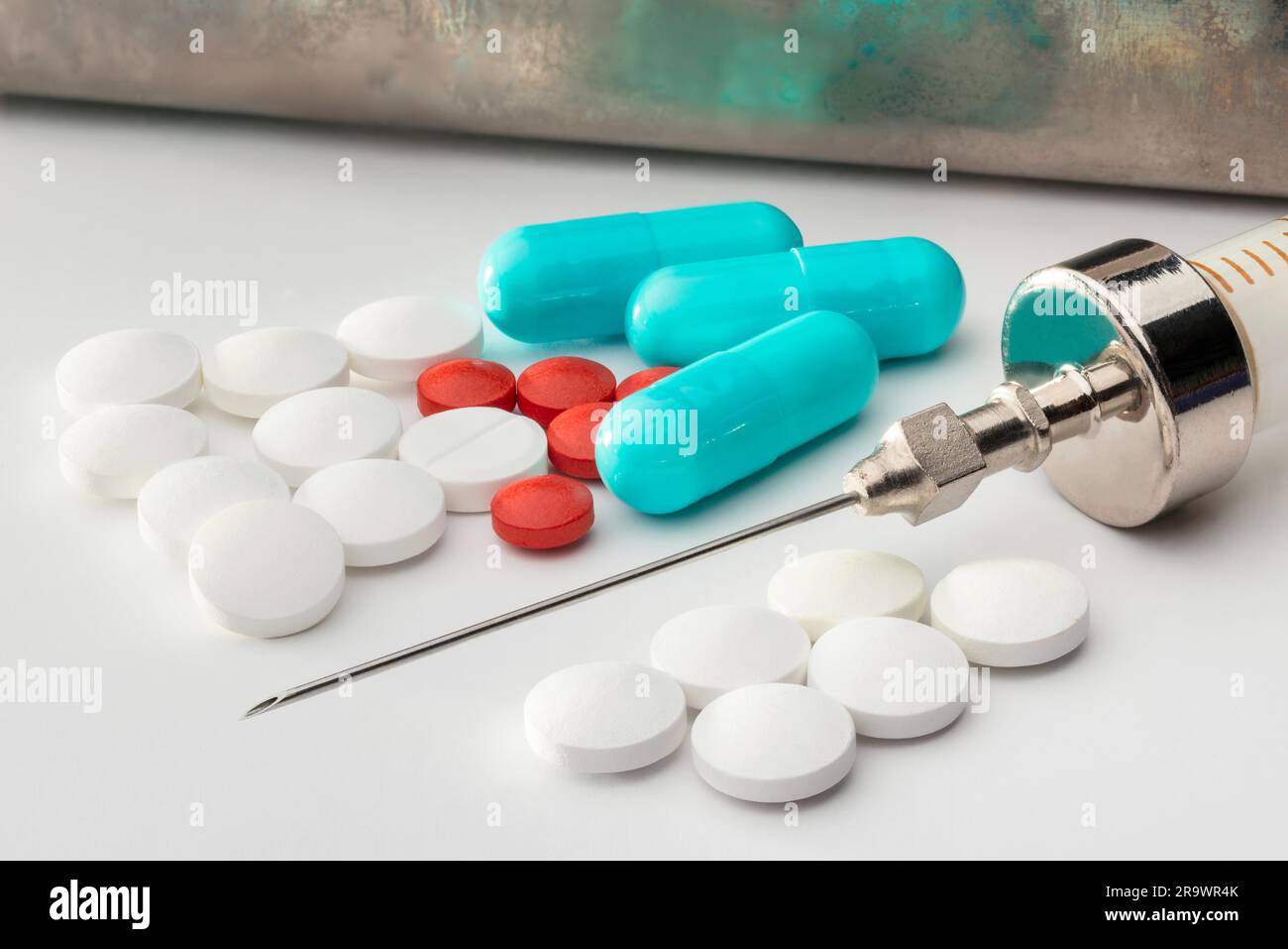 Alcohol syringe hi-res stock photography and images - Alamy