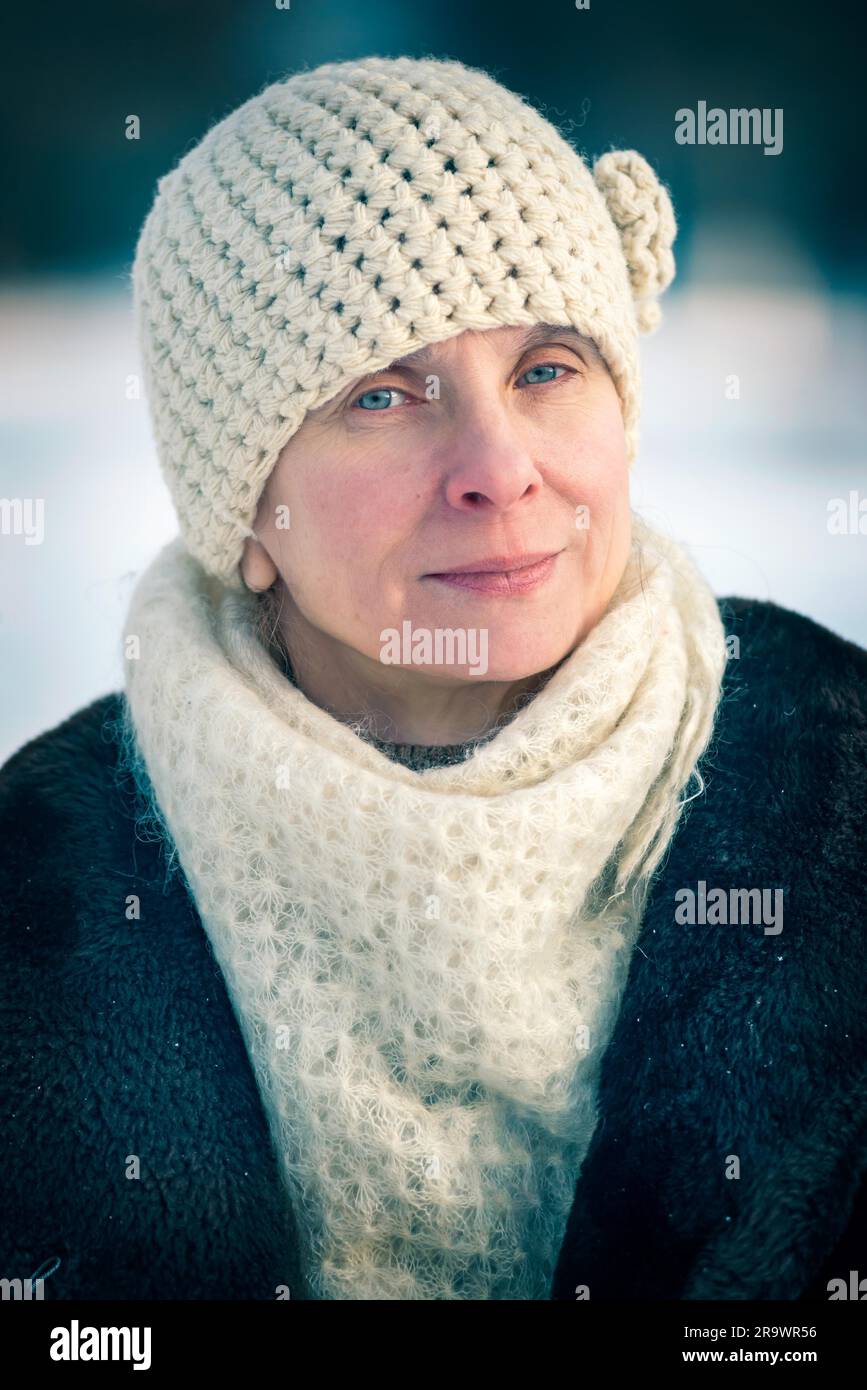 Elegant old woman hi-res stock photography and images - Alamy