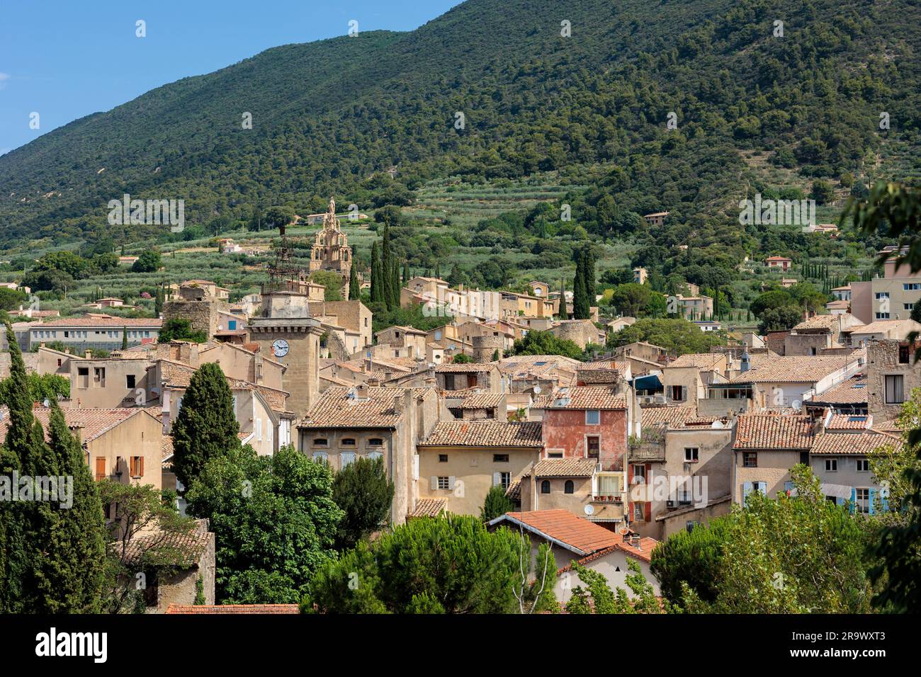 Three tiered pyramid hi-res stock photography and images - Alamy