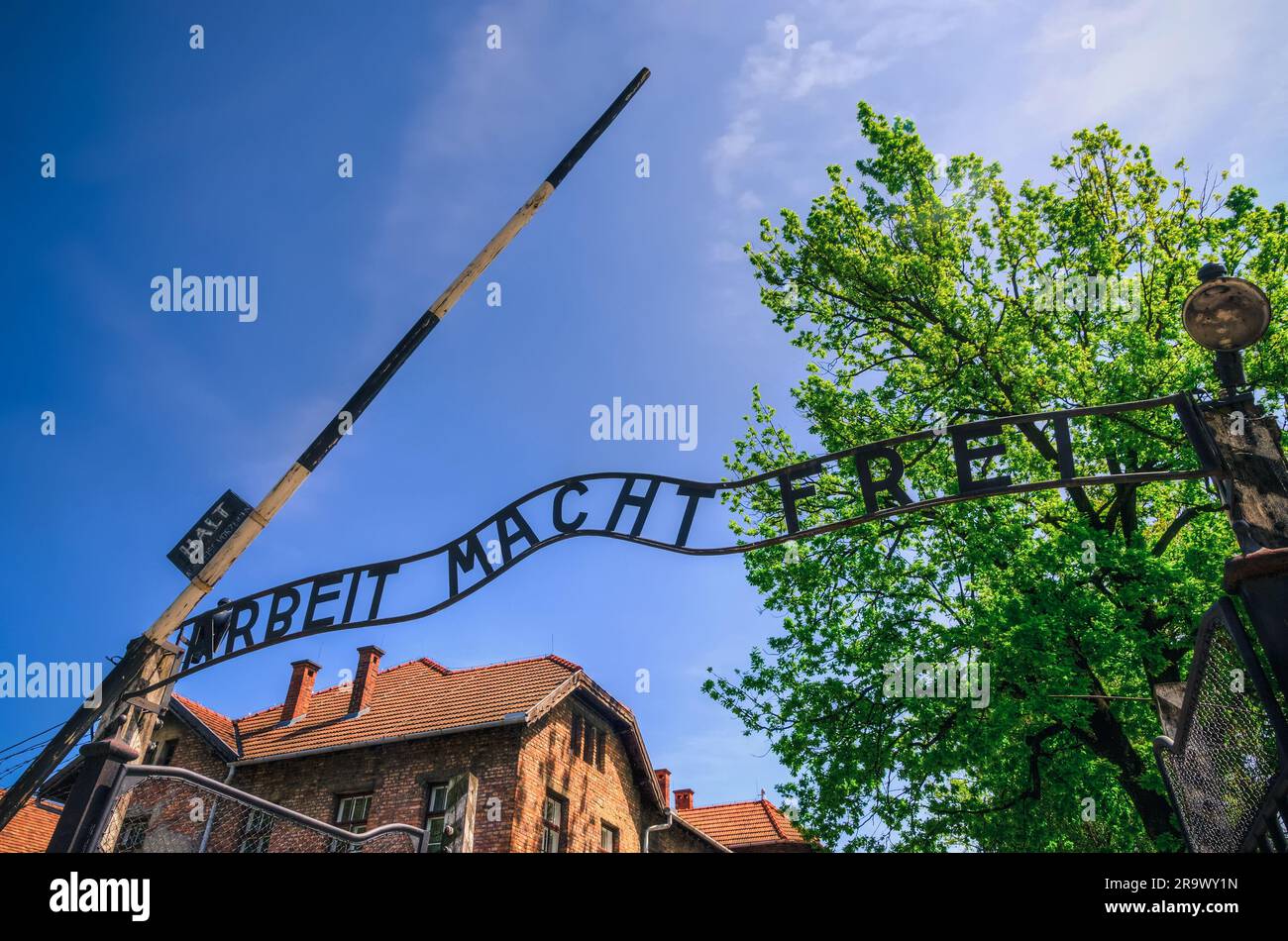 Auschwitz entrance sign hi-res stock photography and images - Alamy