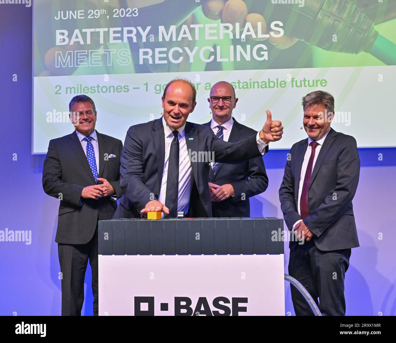 29 June 2023, Brandenburg, Schwarzheide: Participating in the opening ...