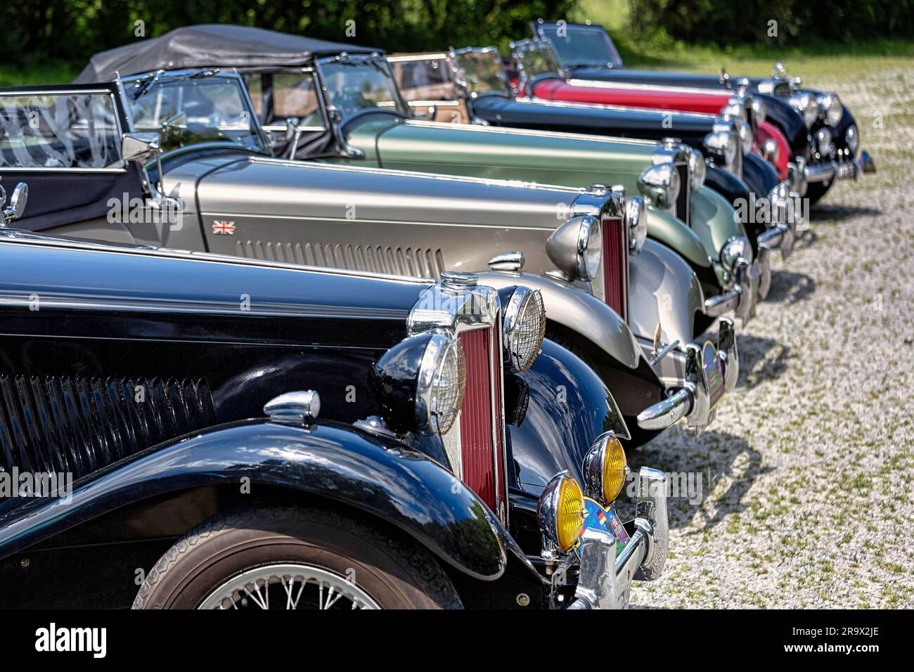 Various classic cars behind each other, convertibles parked in a row ...