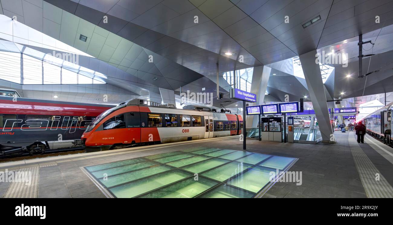 Main station, terminal and platform and train, Vienna, Austria Stock ...
