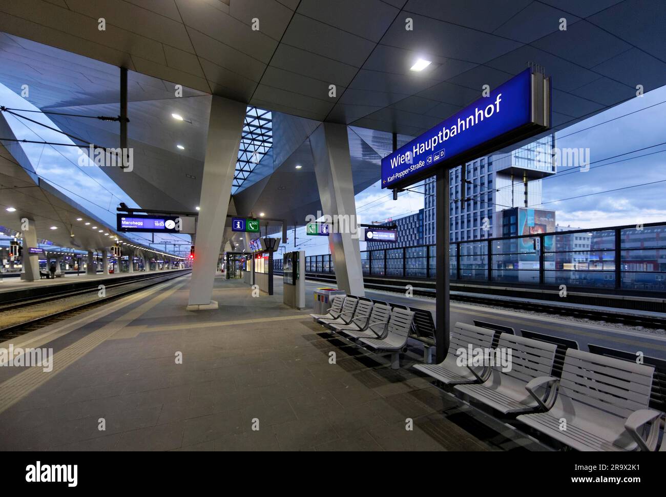 Main station, terminal and platform and train, Vienna, Austria Stock ...