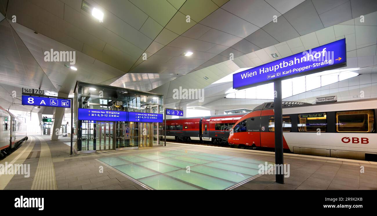 Main station, terminal and platform and train, Vienna, Austria Stock ...
