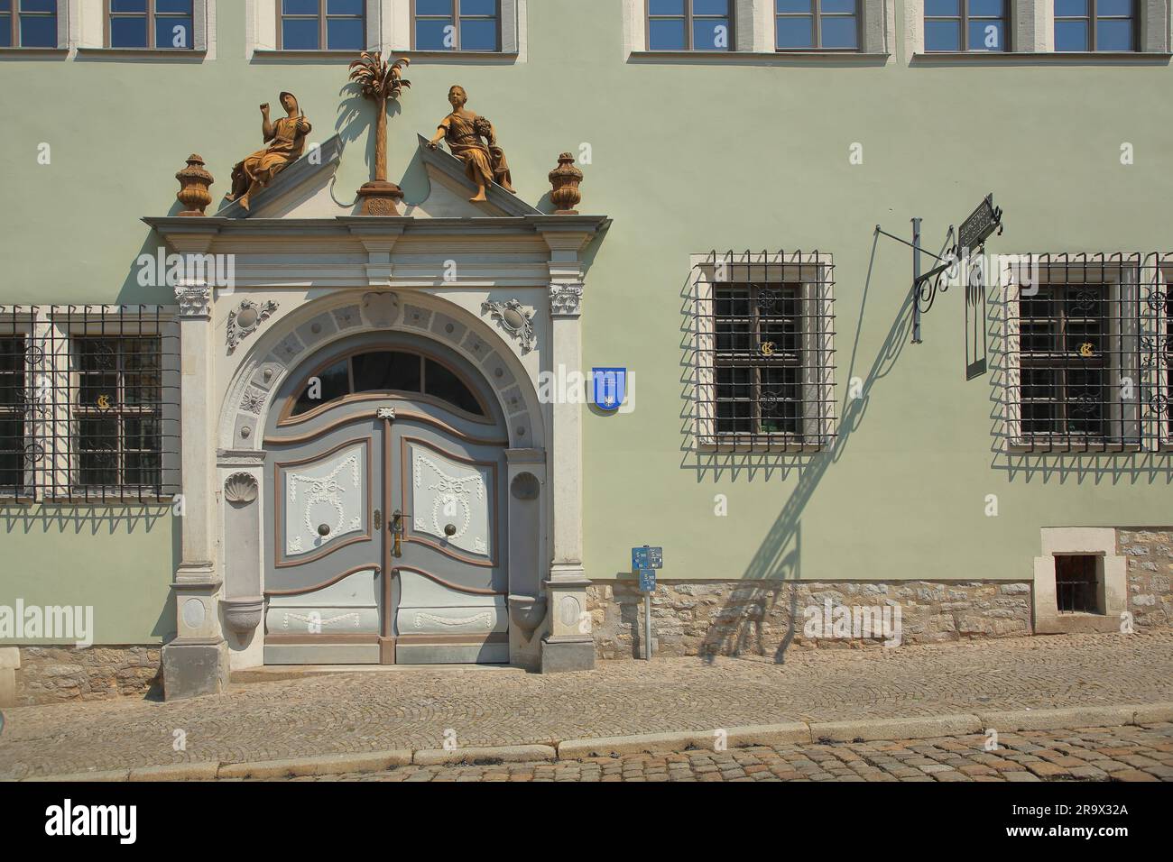 Portal with palms and figures from the historic house to the palm tree ...