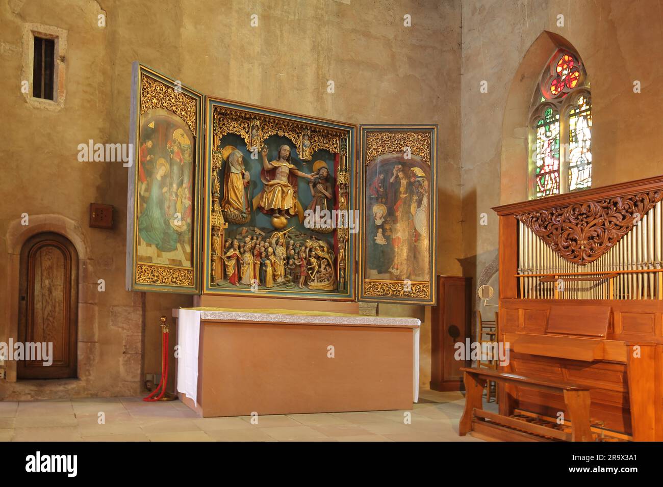 Folding altar and high altar with figures, painting and organ positive ...