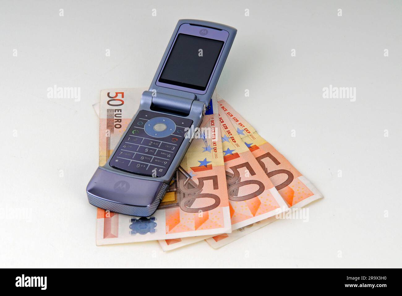 Mobile phone with euro notes, mobile phone costs, exemption plate ...