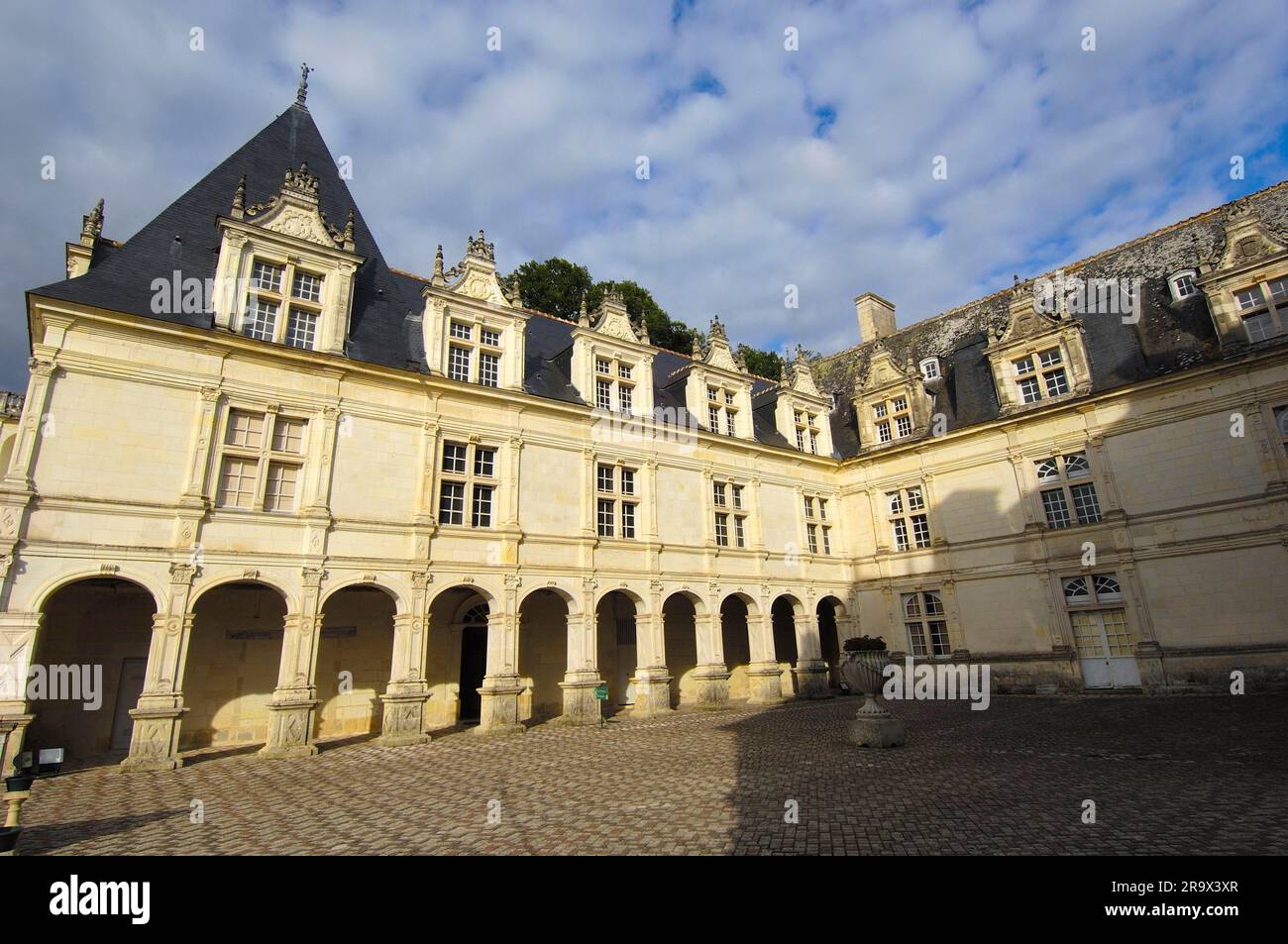Courtyard, Loire Valley, Touraine, Chateau de, Villandry Castle ...