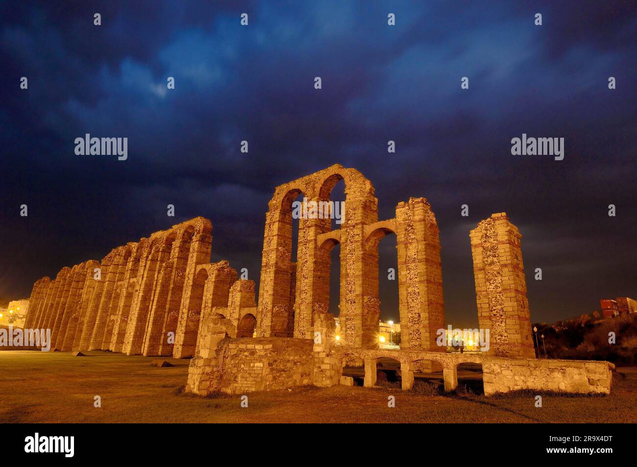 Acueducto de merida hi-res stock photography and images - Alamy