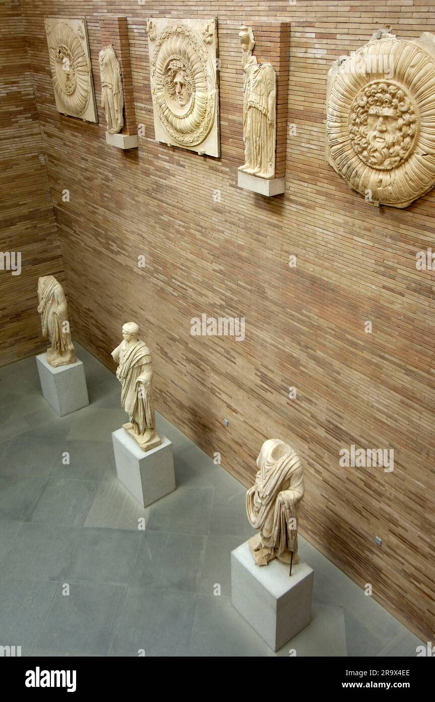Statues, Ruta La Plata, National Museum of Roman Art, building by ...