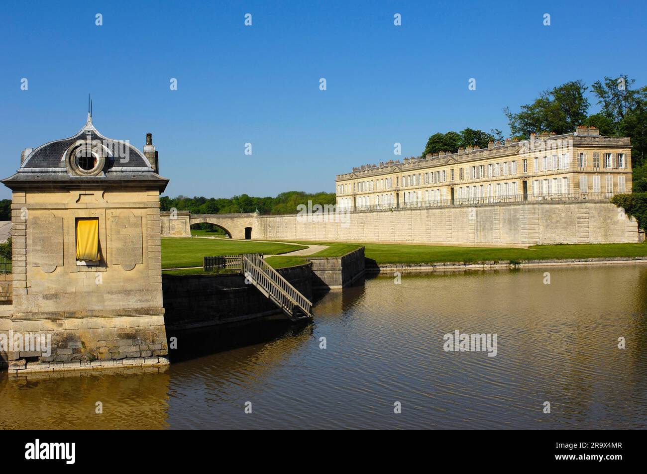 Castle Park, Chateau de Chantilly, Chantilly, Picardy, France Stock ...