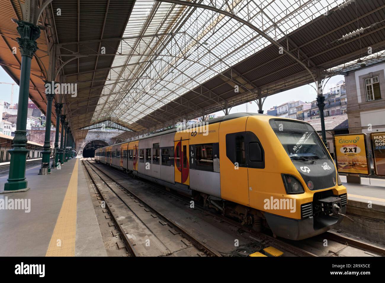 Historic platform hall with train of the state railway company Comboios ...