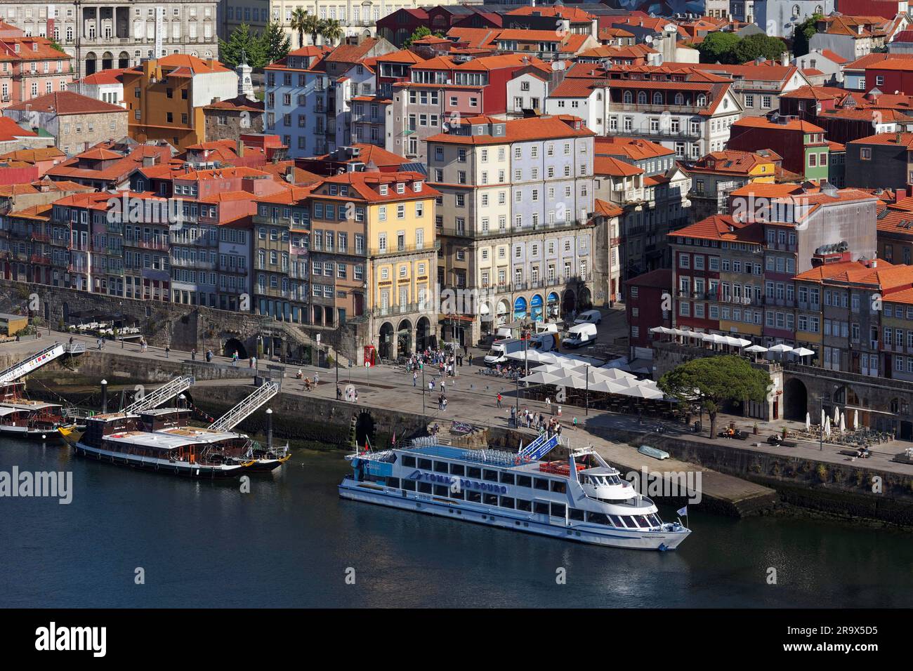 View of Ribeira district and Douro river, historic old town, Porto ...