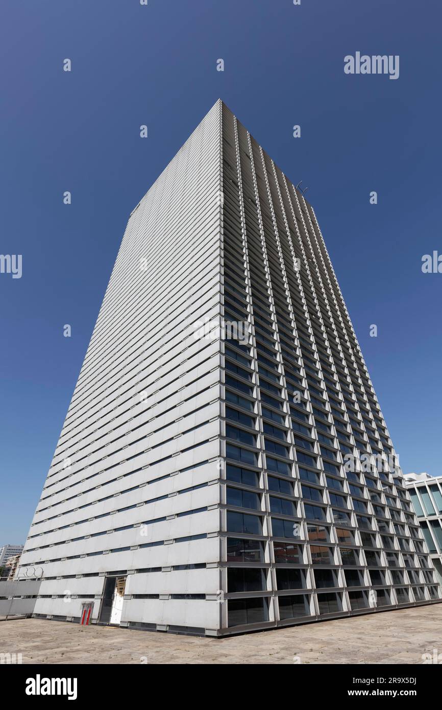 Burgo Tower, Torre Burgo, minimalist high-rise by architect Eduardo ...