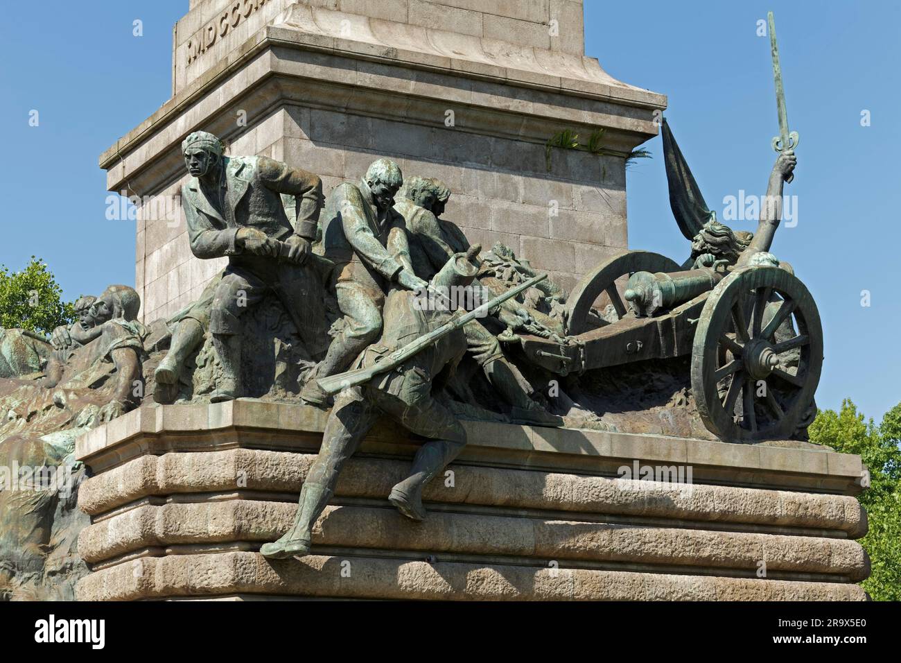 Soldiers with Cannon, Sculptures at the Victory Column, Monumento aos ...
