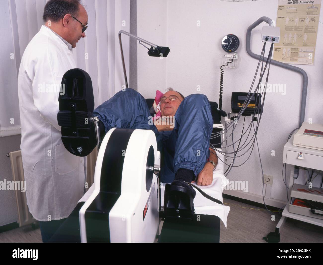 Load ecg hi-res stock photography and images - Alamy