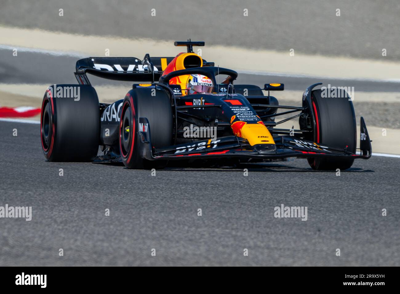 Formula 1 race ferrari bahrain sainz hi-res stock photography and ...