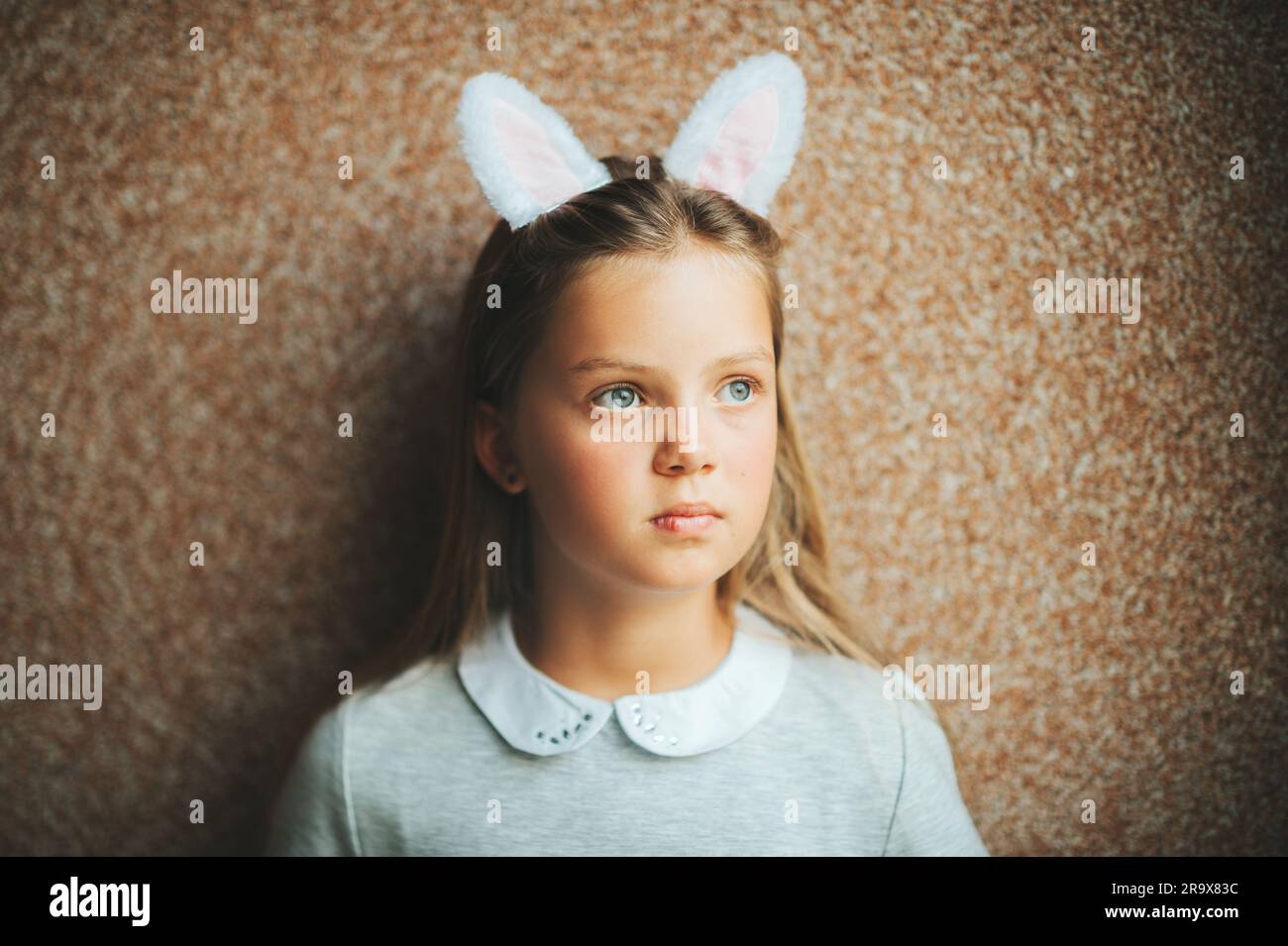 Bunny wearing clothes hi-res stock photography and images - Alamy