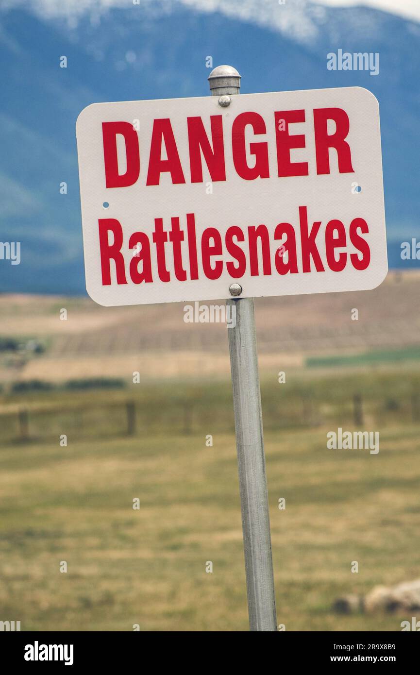 Rattlesnake warning sign hi-res stock photography and images - Alamy
