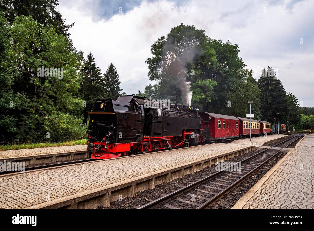 Steam coming out of locomotive hi-res stock photography and images - Alamy
