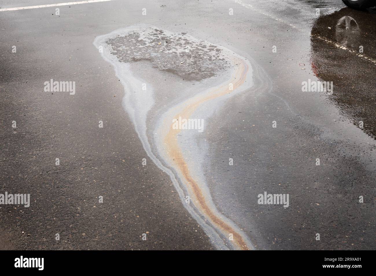 Oil leak under car hi-res stock photography and images - Alamy