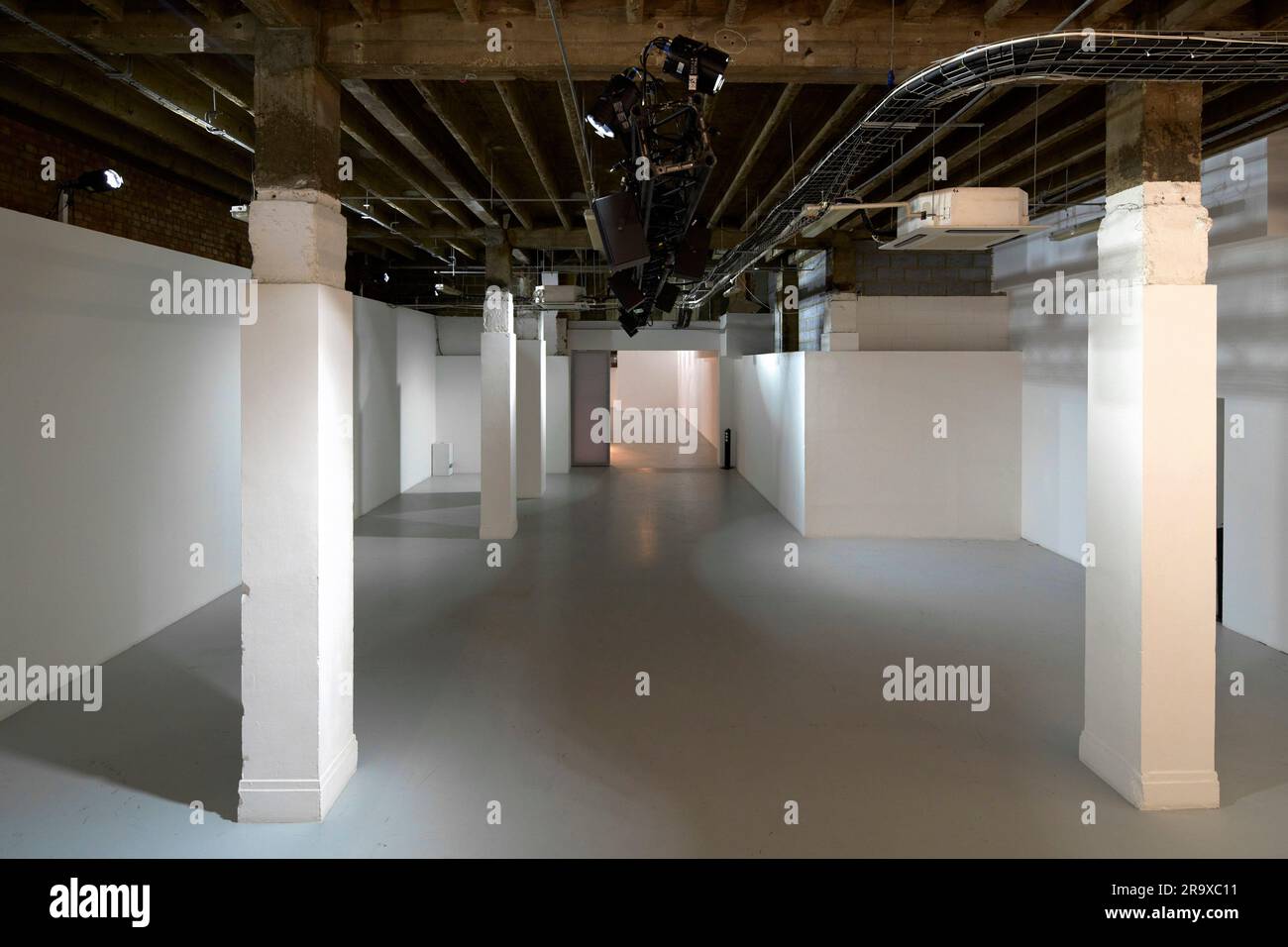 Middle studio. Victoria House Basement, London, United Kingdom ...