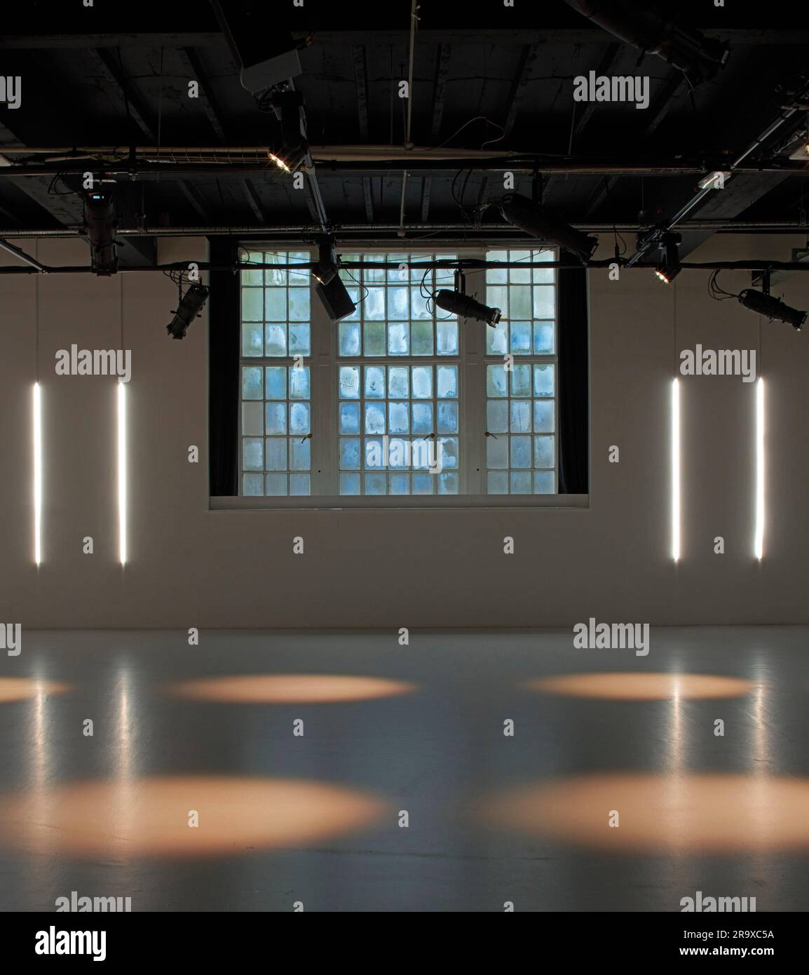 Large studio space. Victoria House Basement, London, United Kingdom ...