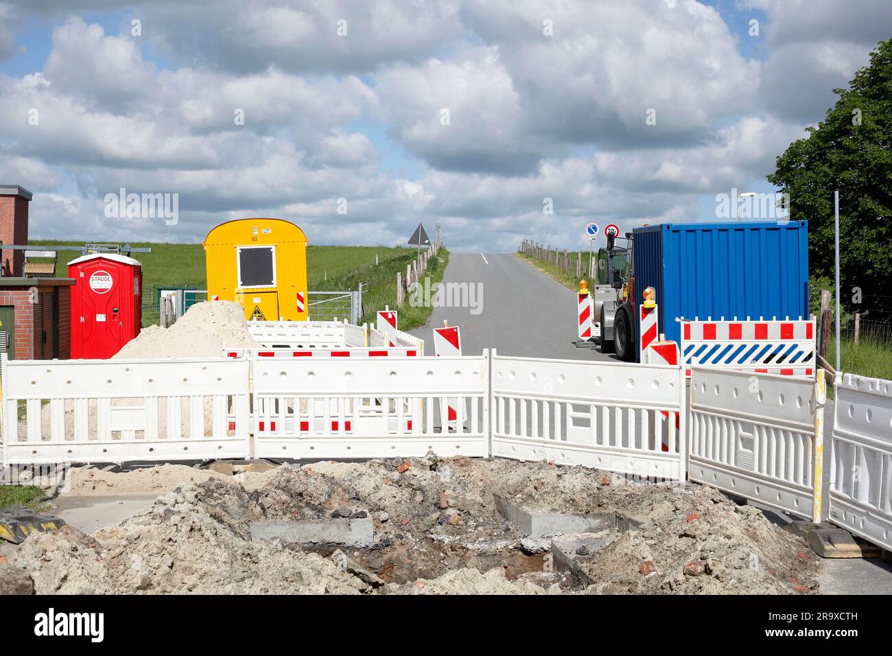 Construction work barricade hi-res stock photography and images - Alamy