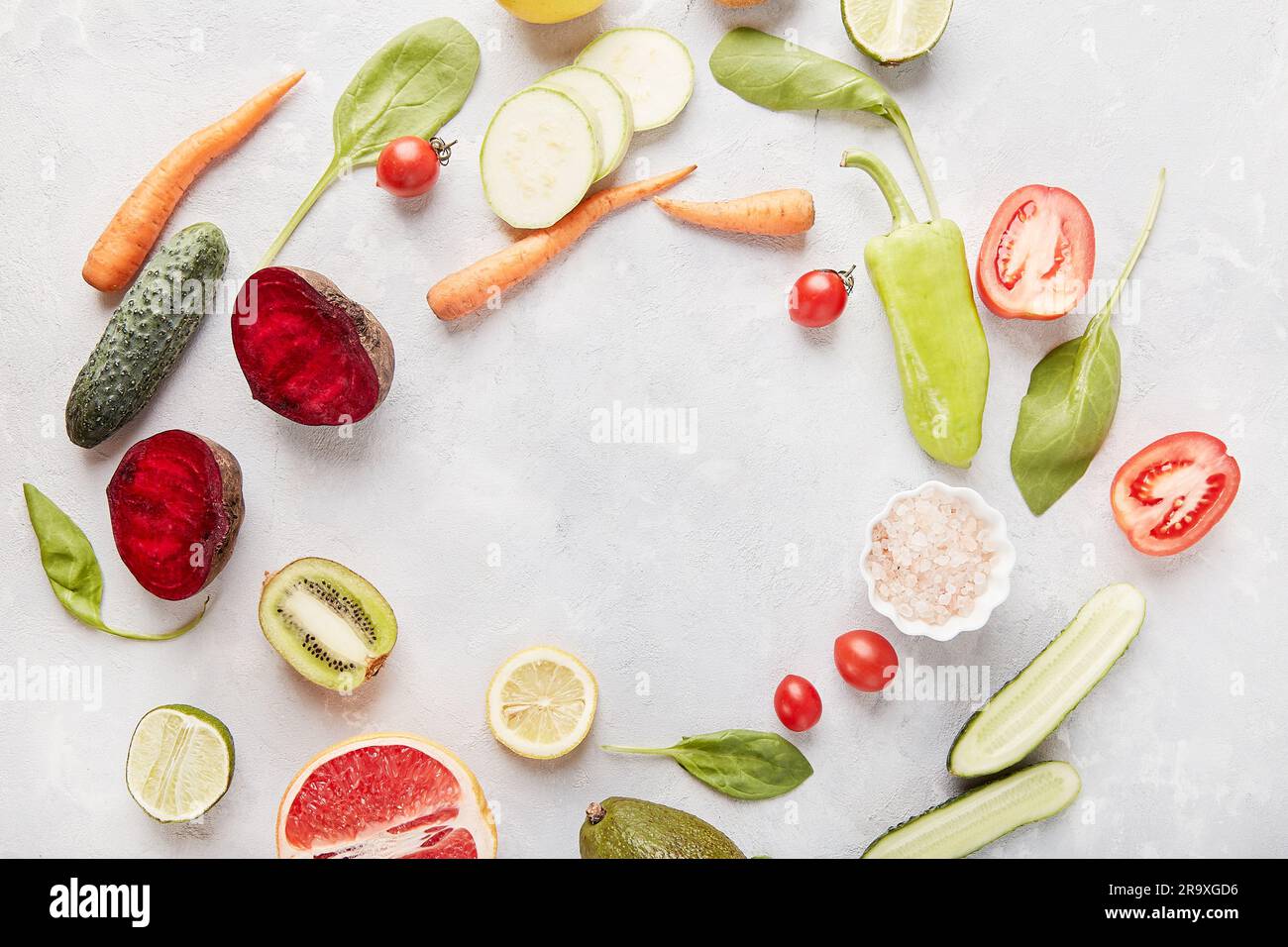 Circle of healthy, organic vegetables and fruits with copy space in the ...