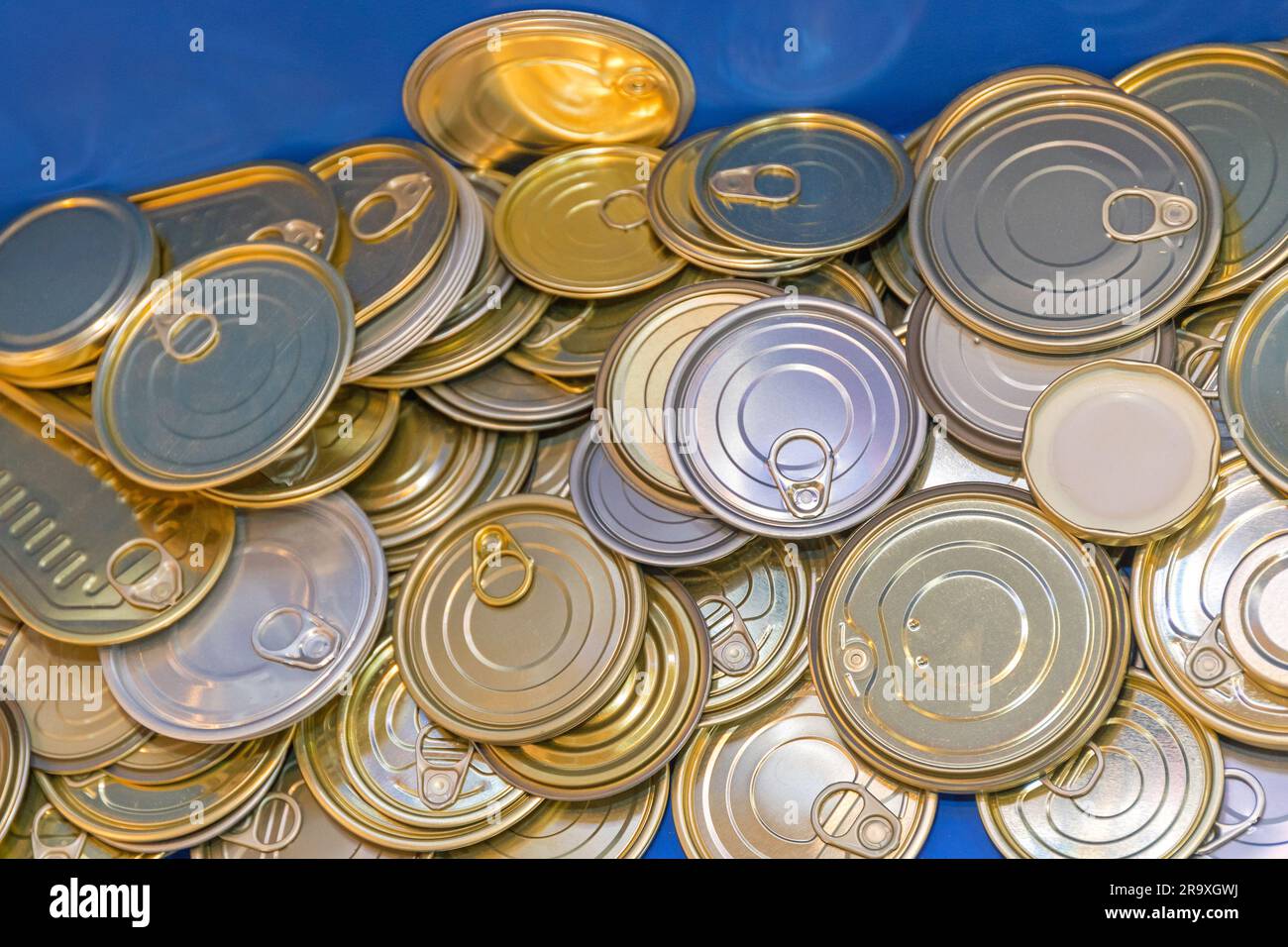 New Metal Lids With Pull Tab for Tins Cans Stock Photo - Alamy