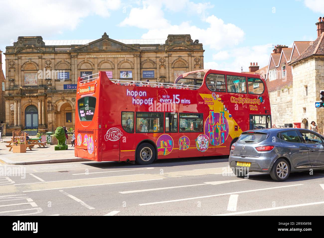 Red bus in york hi-res stock photography and images - Alamy