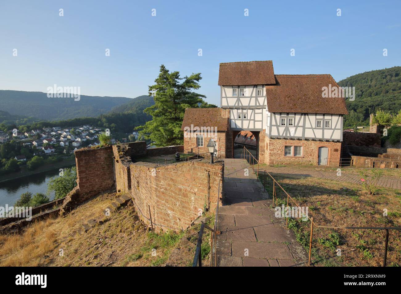 Castle built in 1270 with gatehouse in Hirschhorn am Neckar, Neckar ...