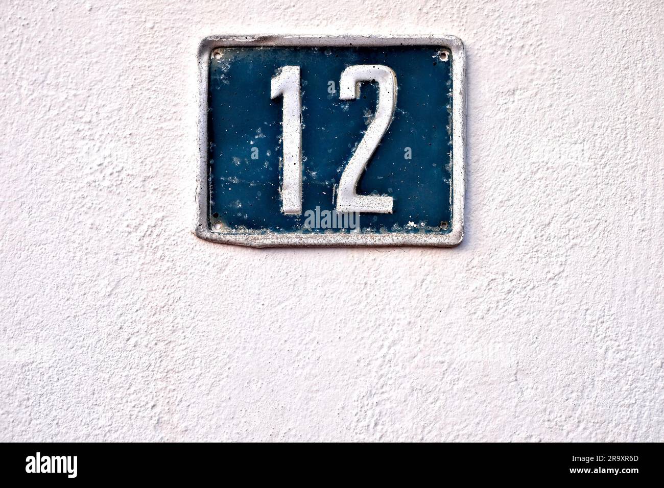 Number 12 / twelve, rustic plate number on the wall Stock Photo - Alamy