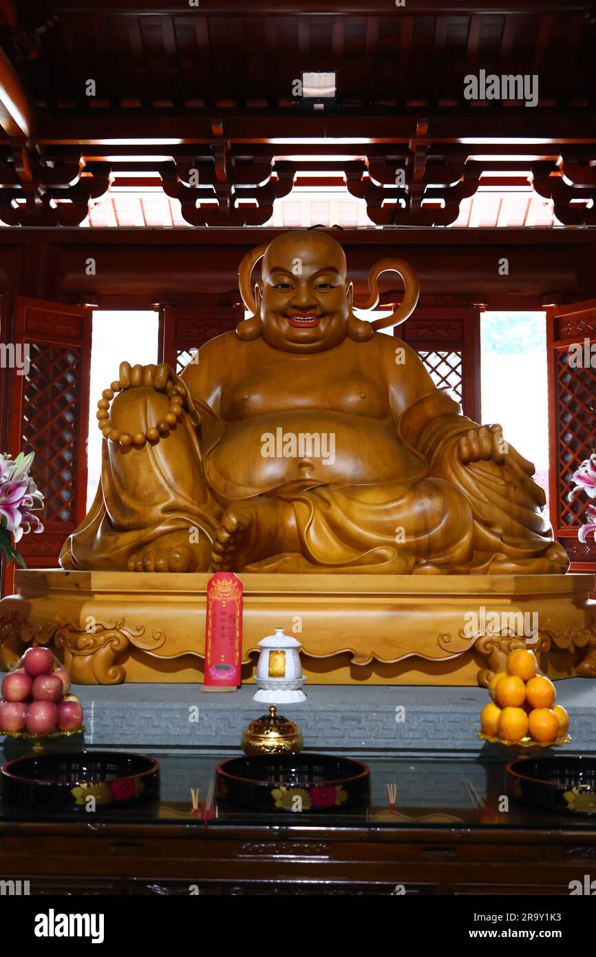 Idol in temple hi-res stock photography and images - Alamy