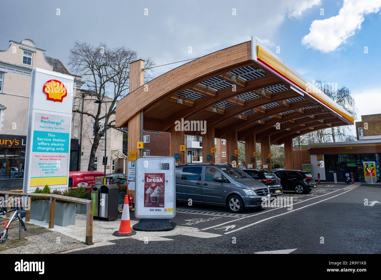 Recharge hi-res stock photography and images - Alamy