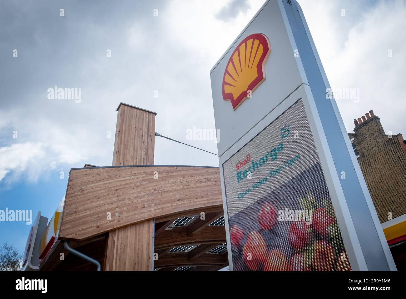 London, April 2023: Shell Recharge electric charge station on Fulham ...