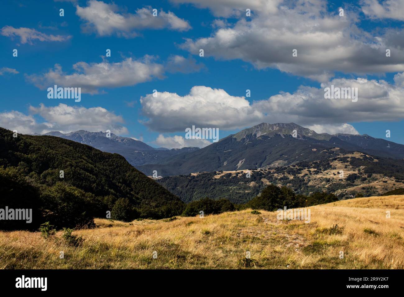Landscape of the Tuscan-Emilian Apennine mountains Stock Photo - Alamy