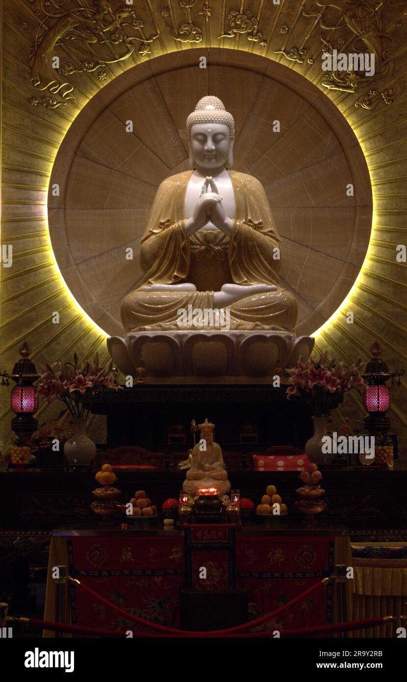 Buddhist Idol In Temple Stock Photo - Alamy