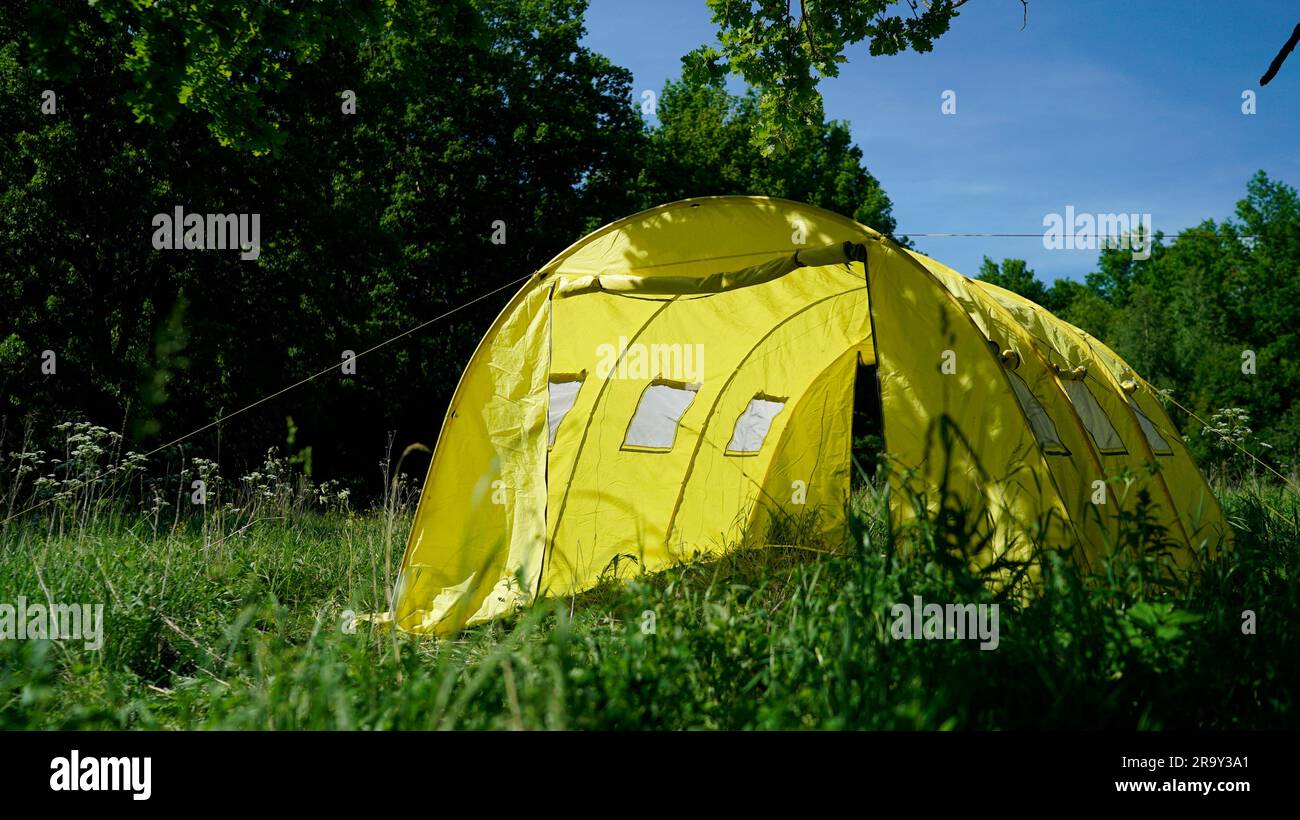New cowshed. Construction of a barn Stock Photo - Alamy