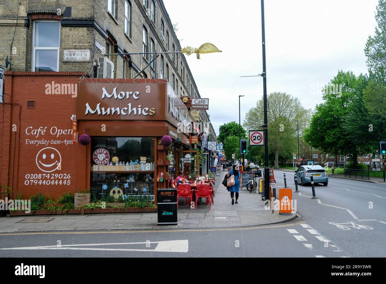 Takeaway shops london hi-res stock photography and images - Alamy