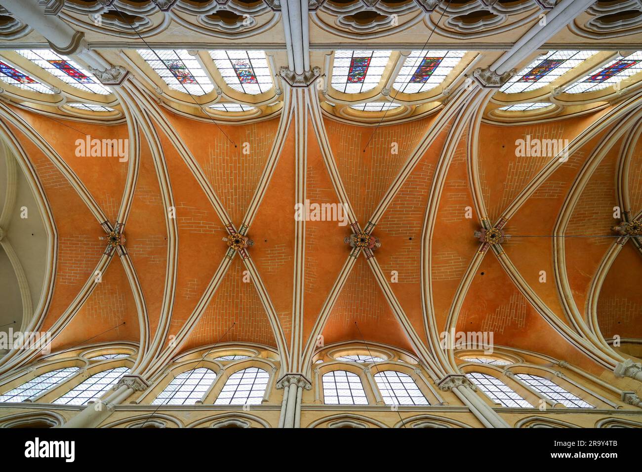 Vaulted ribbed ceiling hi-res stock photography and images - Alamy