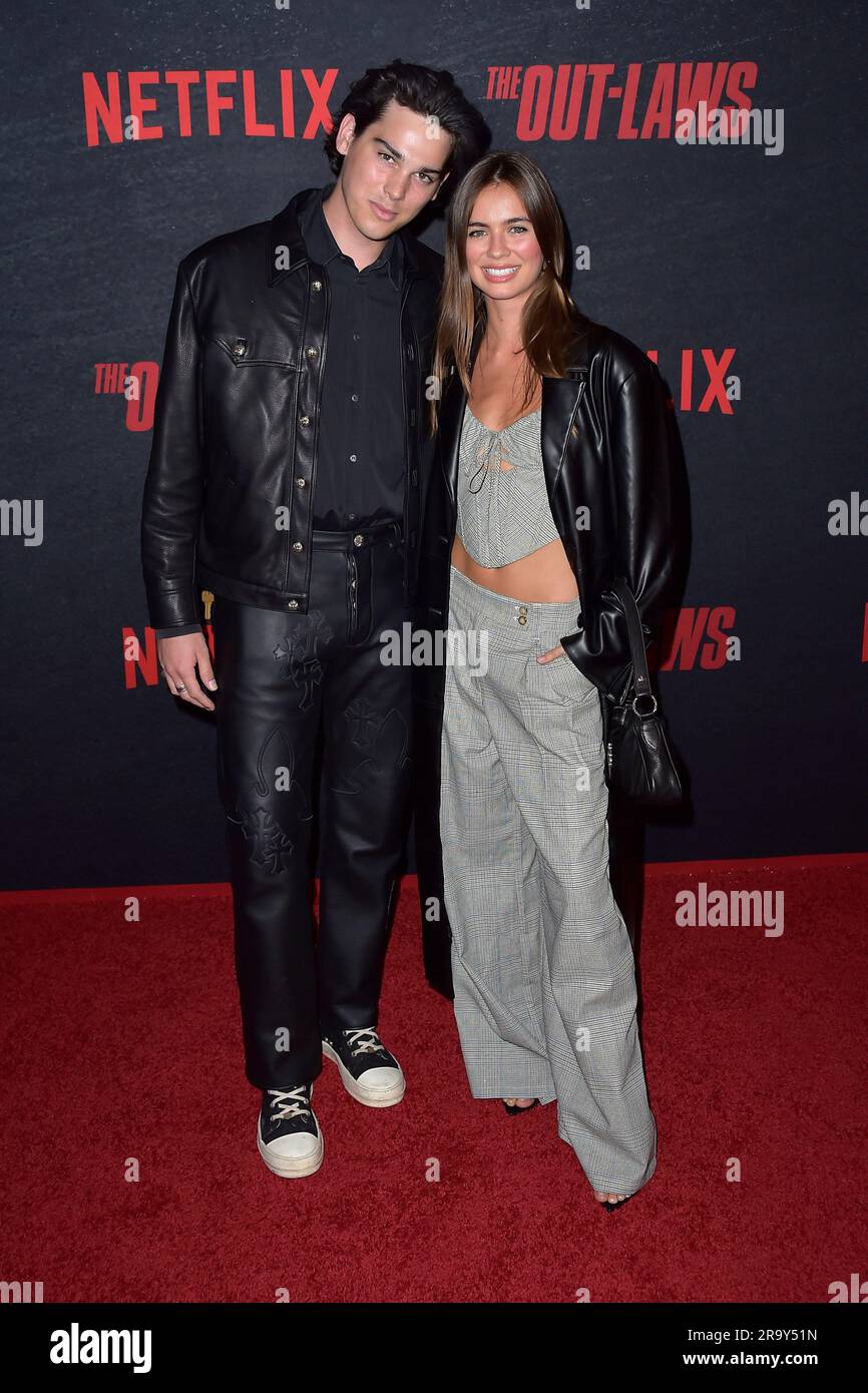 Paris Brosnan und Alex Lee-Aillon bei der Premiere des Netflix -Films ...
