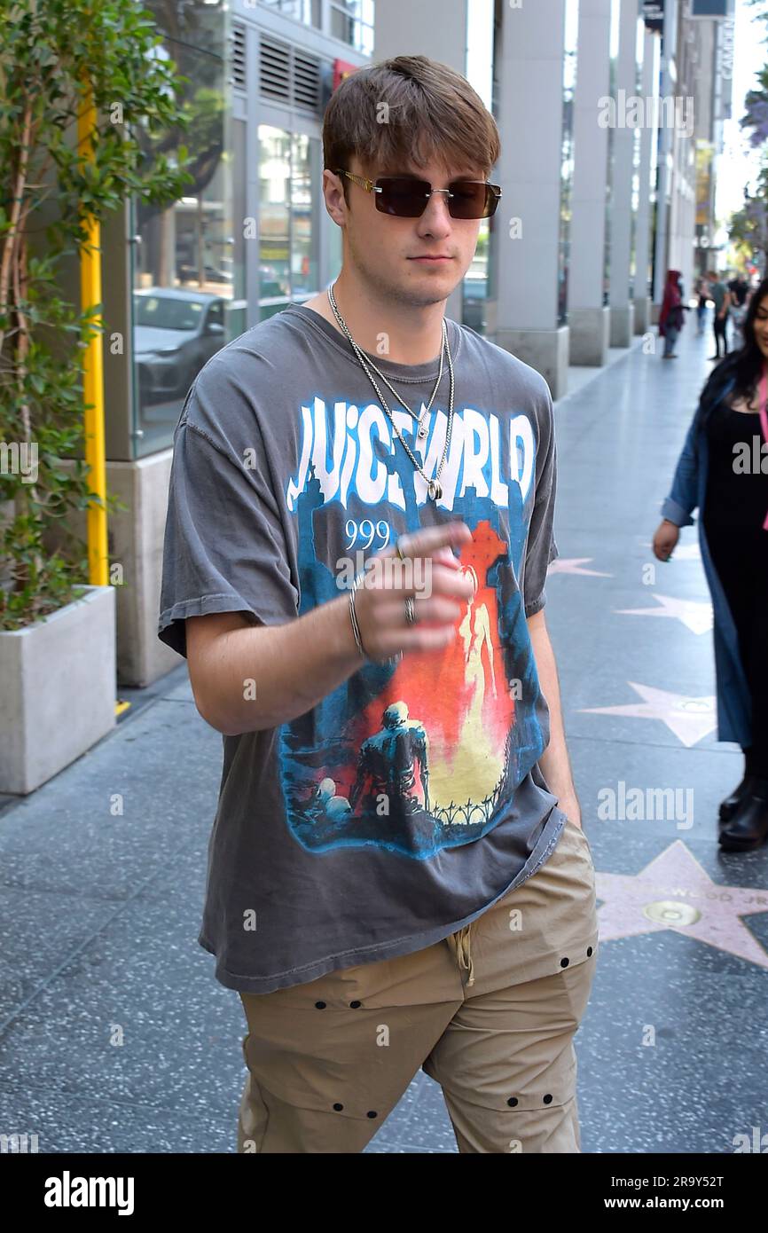 Dylan Williams von der Boyband No Lonely Hearts unterwegs in Hollywood ...