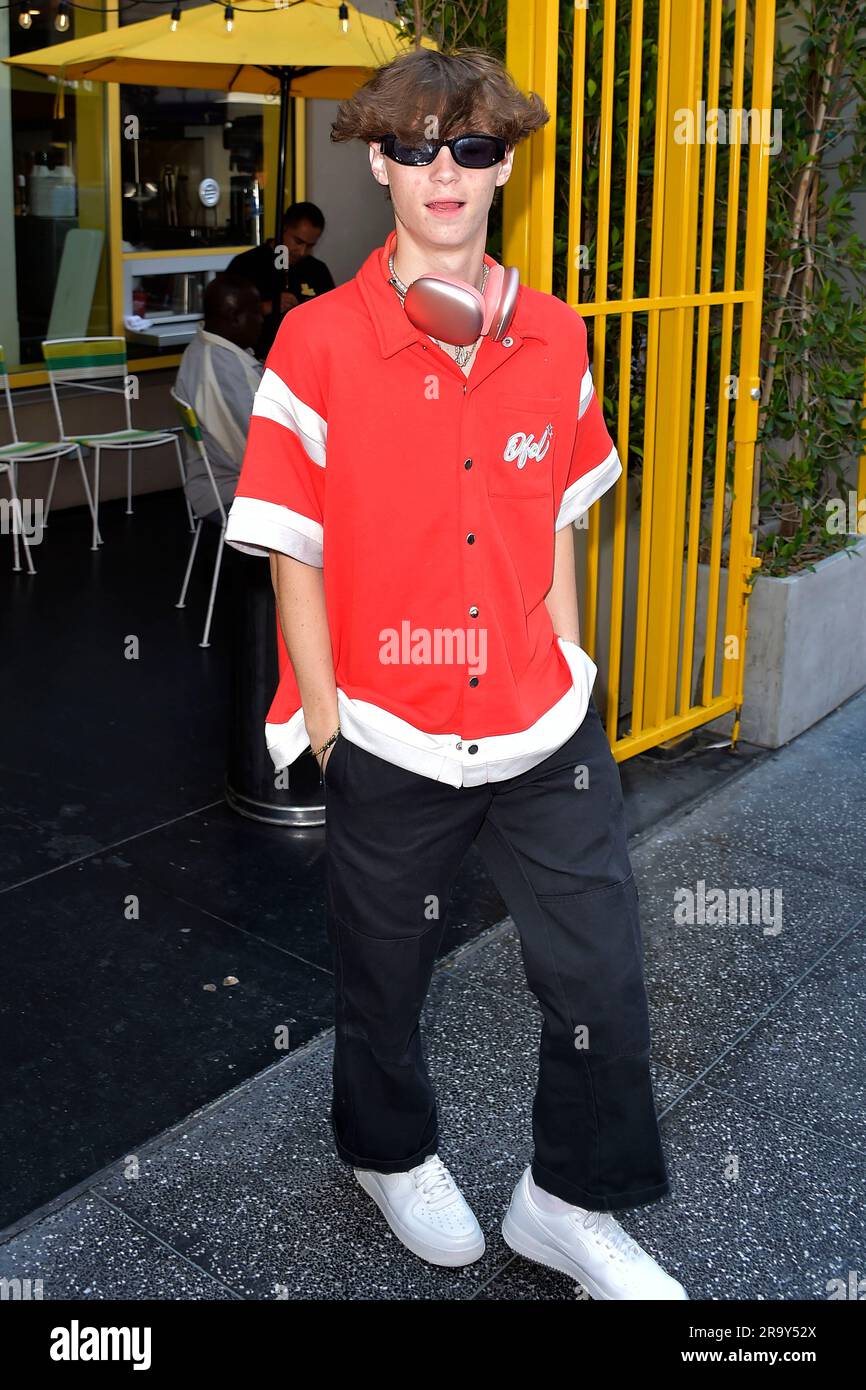 Oliver Fox von der Boyband No Lonely Hearts unterwegs in Hollywood. Los ...